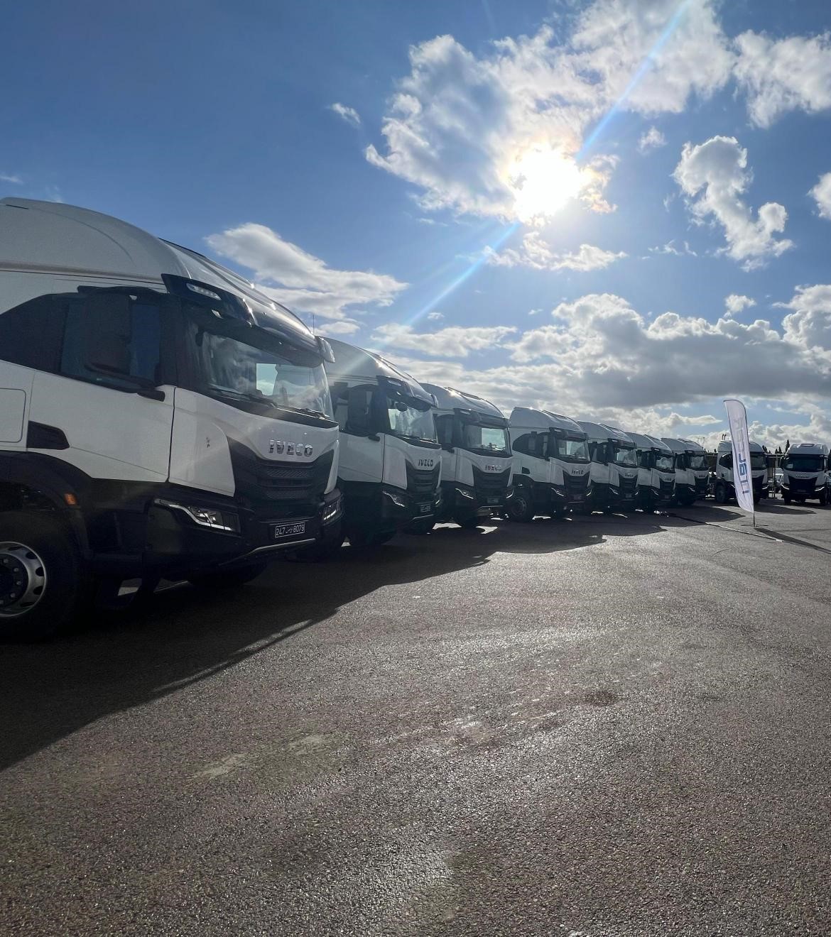 IVECO and Ital Car SA deliver 12 IVECO S-Way | Global Supply Chain